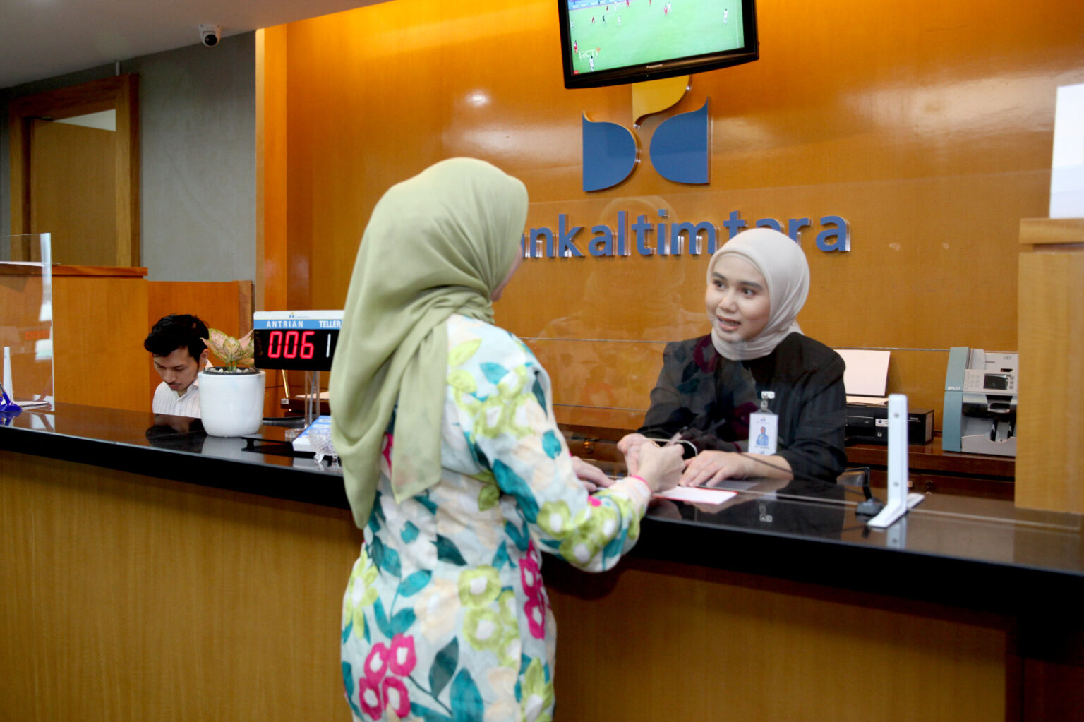 Pegawai Frontliner Bank Swasta: Tugas, Hak dan Kewajiban, Kompetensi ...